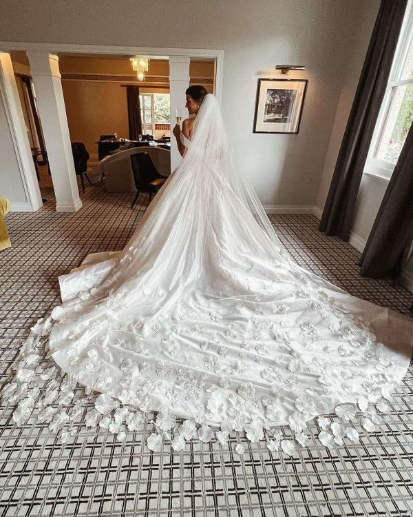 Bespoke Lace Veils | A Stunning Lace Veil Just For You