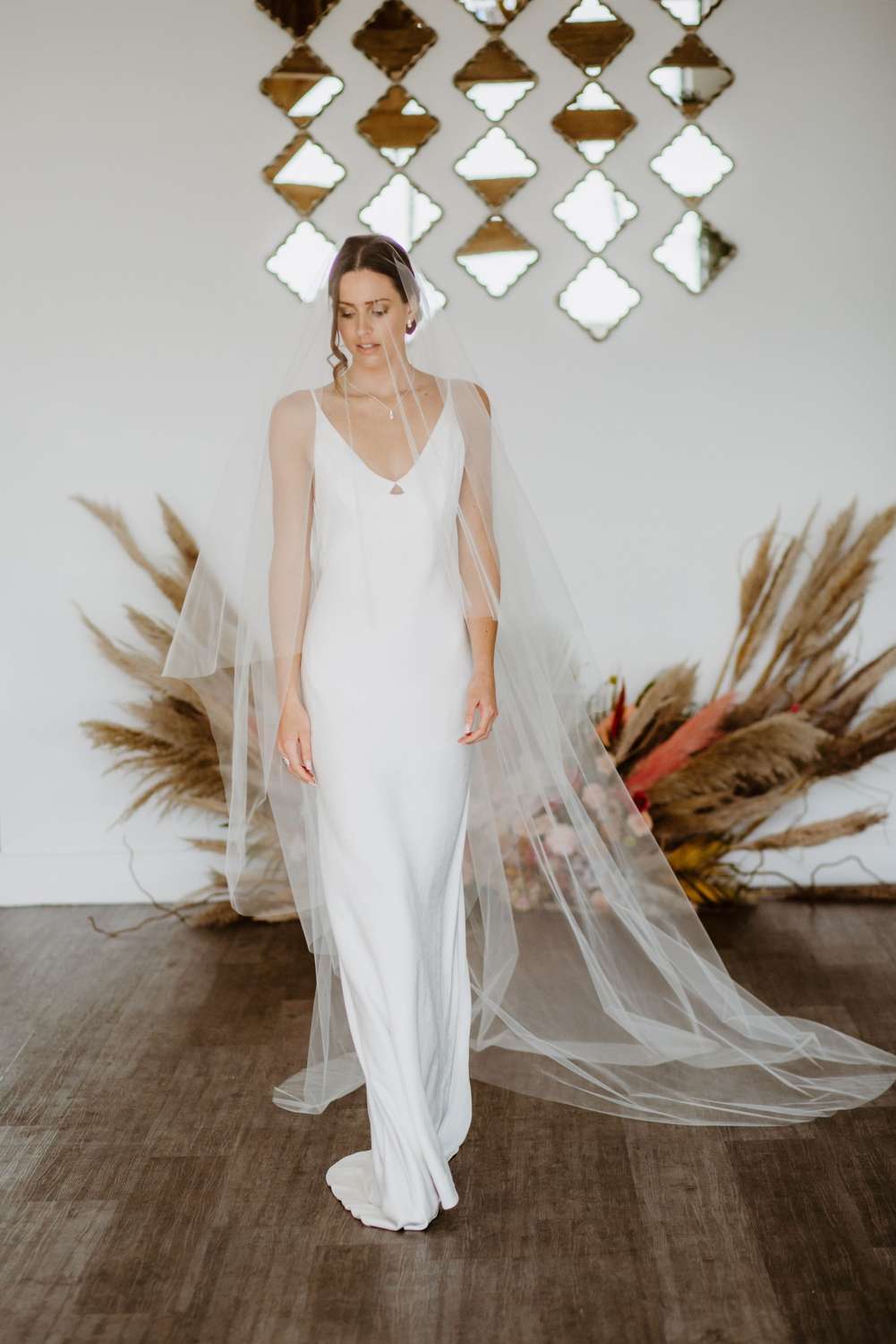Long Wedding Veils | Waltz, Floor, Chapel & Cathedral Lengths